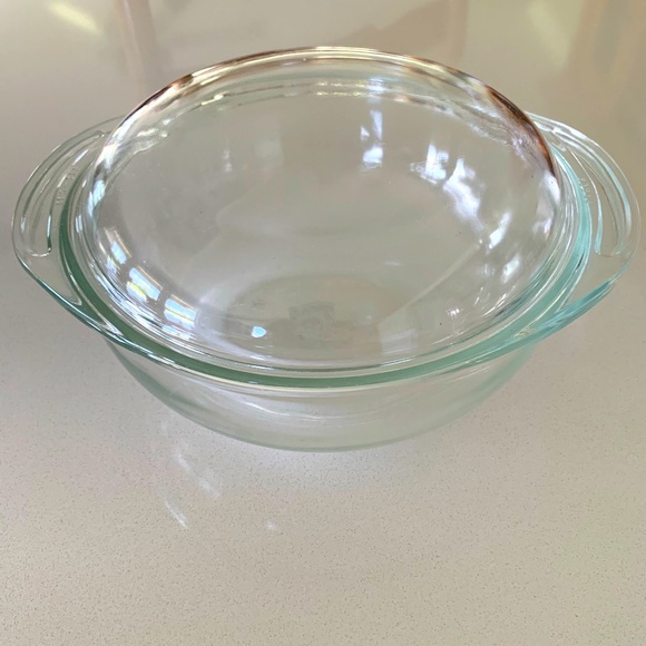 Pyrex | Kitchen | Vintage Pyrex Circle Casserole Dish W Lid | Poshmark